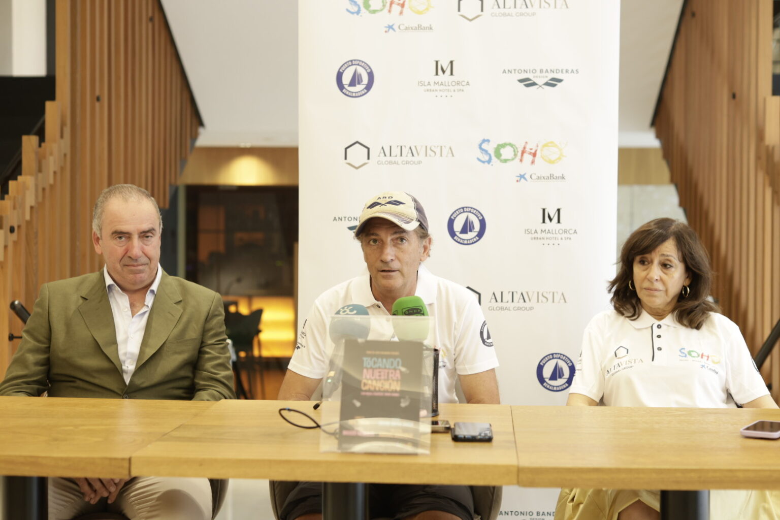 El equipo de Javier Banderas se sube al escenario deportivo de la Copa ...